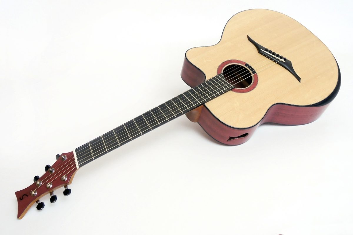 Fanned Frets Slanted Frets Multiscale explained by Luthier Christian Stoll