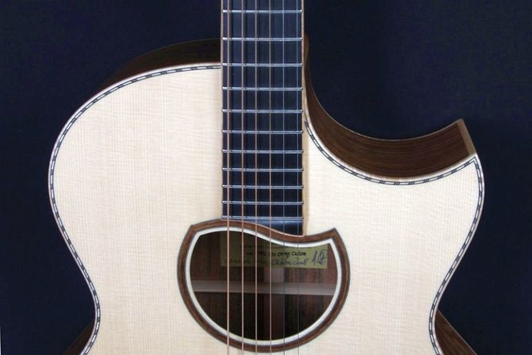 Sound Hole Size, -Position and -Shape Influence the Sound - Stoll Guitars