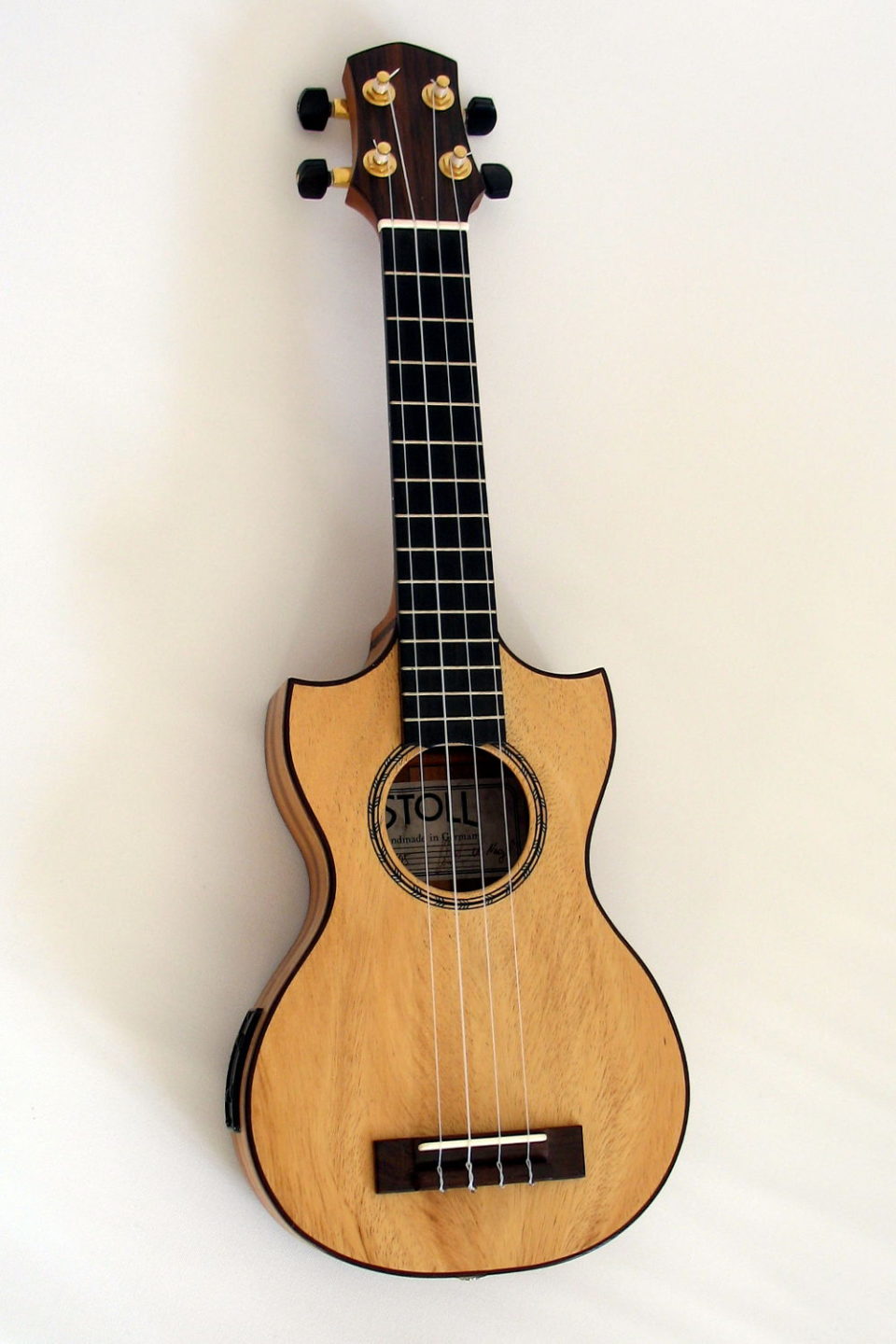 Ukuleles +++ Concert Ukulele with Double-Cutaway +++ Luthier